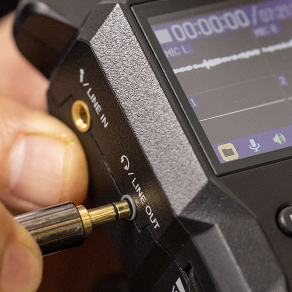 Zoom H4essential 32-Bit Float Portable Field Recorder